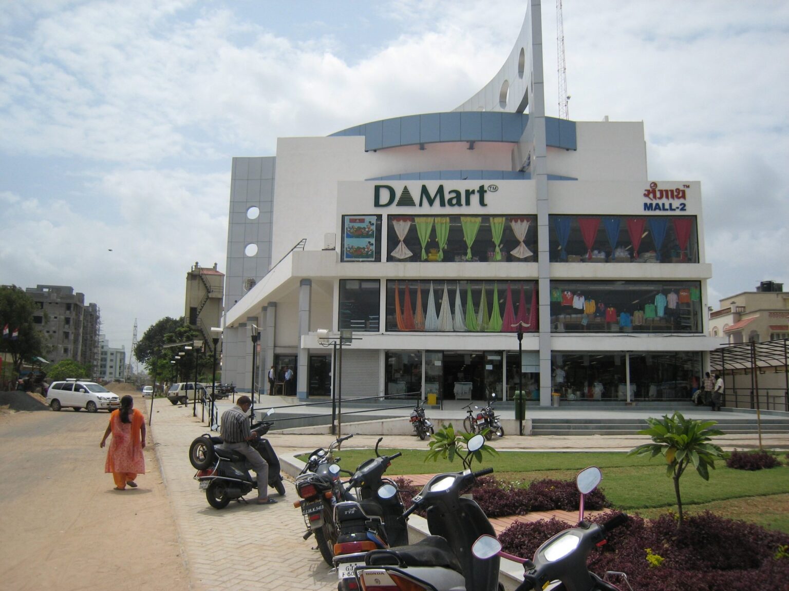 An Inside Story of DMart’s Secret Sauce Success Recipe - KuchBhi